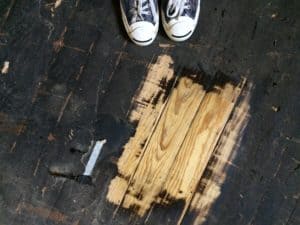 How to Remove Tar Paper From Wood – 7 Easy Steps